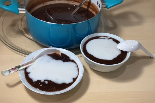 Cách nấu chè đậu đen với bột sắn dây ngon mê cho ngày hè nóng